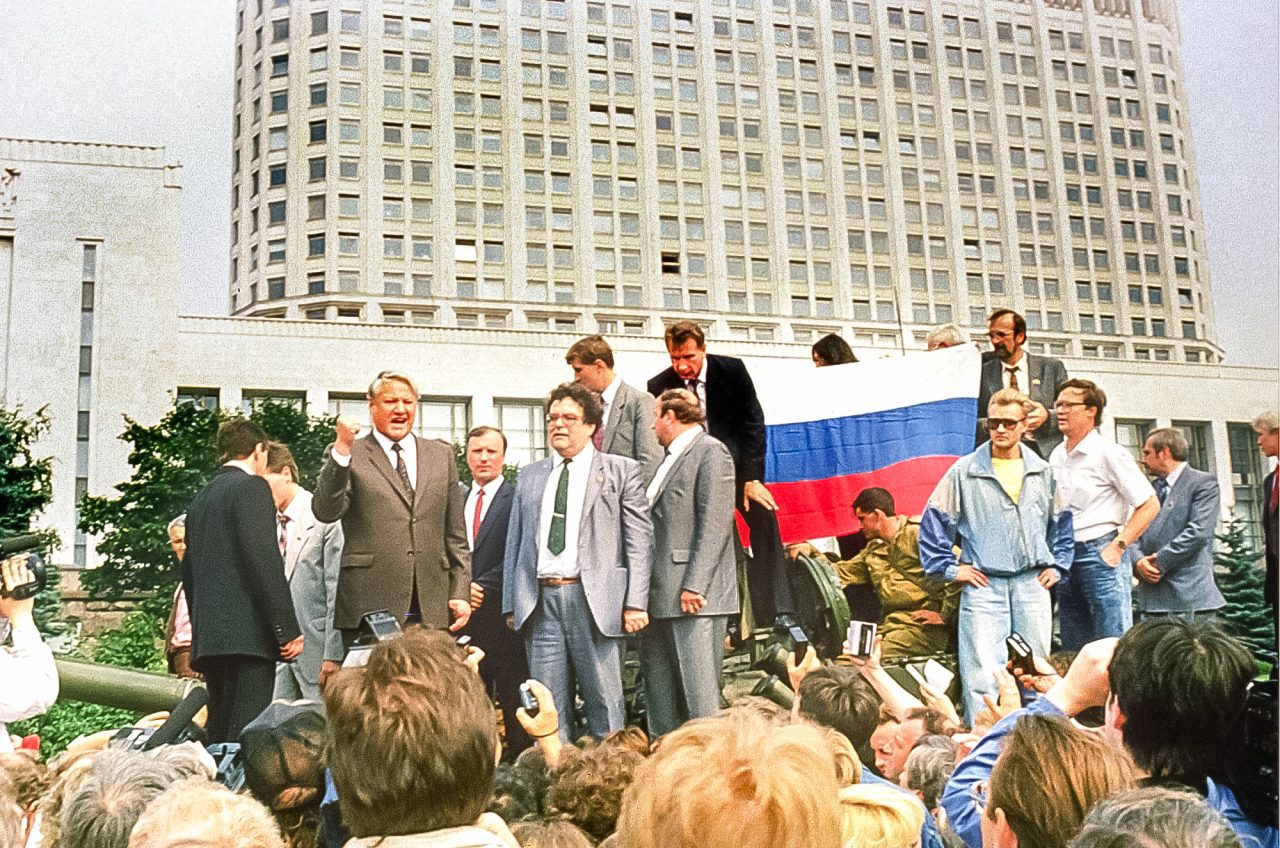 Book Review: Seizing Power – TheGeoPolity